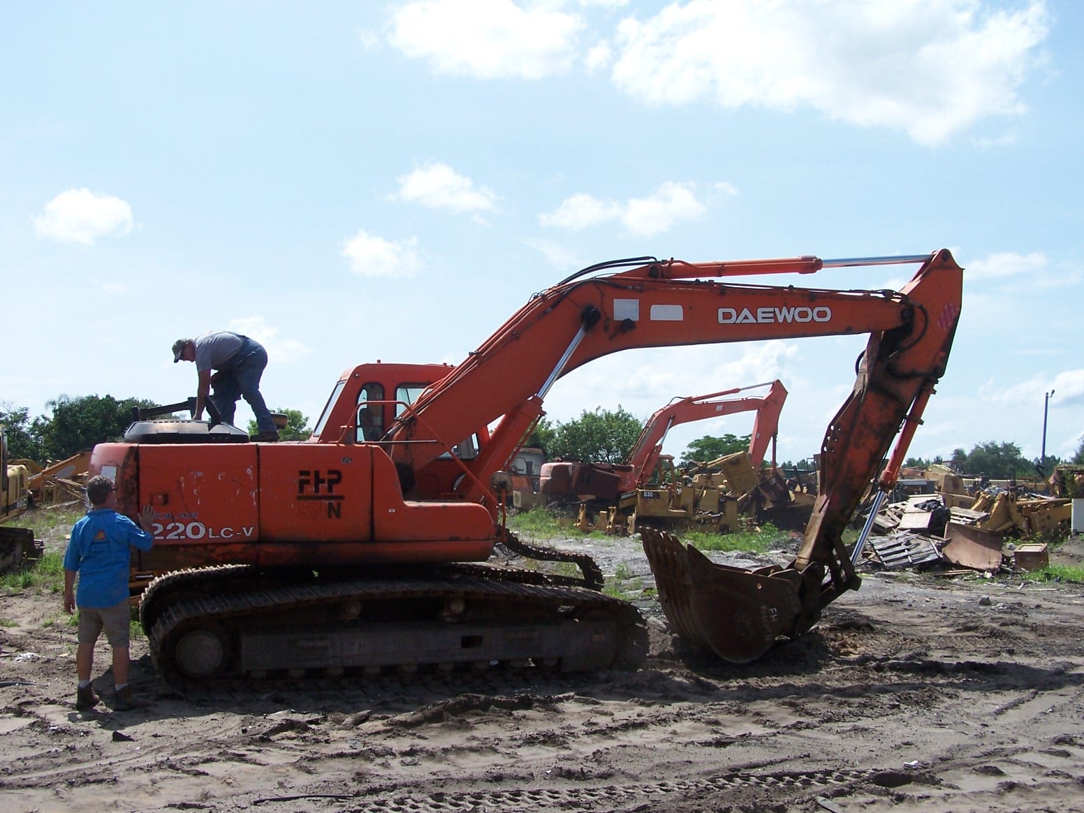 Daewoo 220LC V Parts | Southern Tractor