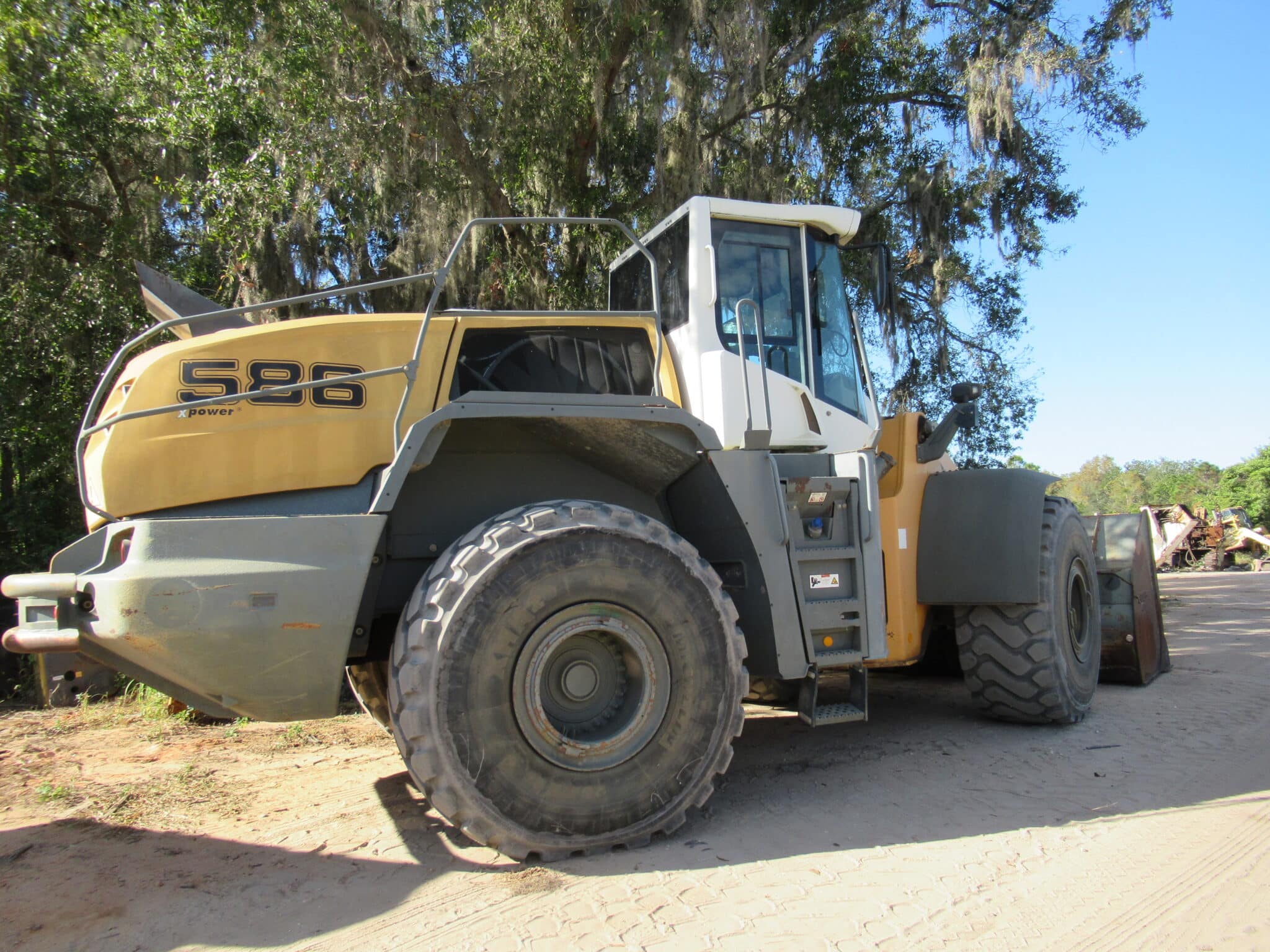 Liebherr L586 XPOWER Parts | Southern Tractor